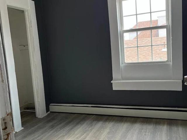 2 Br, 1 bath, Condo 160 Oak St