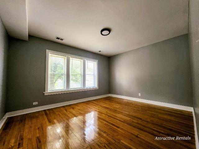 2 Br, 1 bath, Condo 1615 W 78th