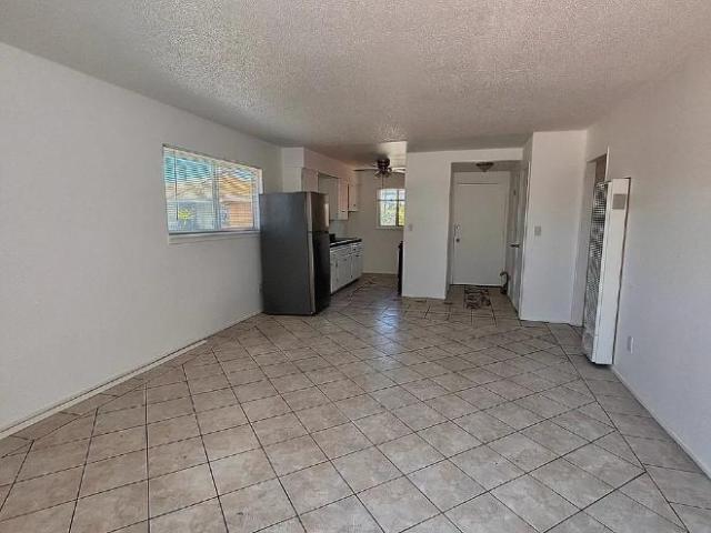 2 Br, 1 bath, Condo 1610 E Evergreen St