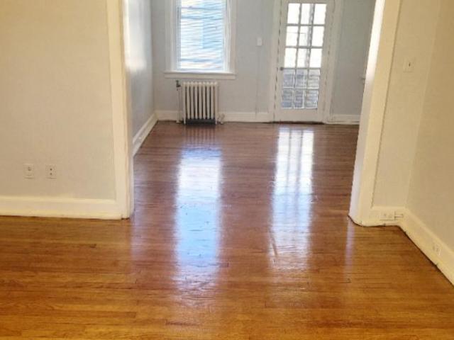 2 Br, 1 bath, Condo 1611 Hampton Blvd