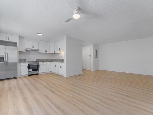2 Br, 1 bath, Condo 1626 Pine Ave