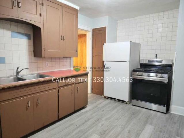 2 Br, 1 bath, Condo 1628 E Market St