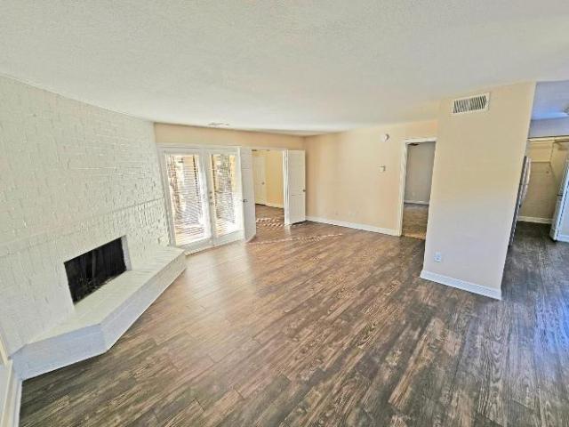 2 Br, 1 bath, Condo 16300 Ledgemont Ln
