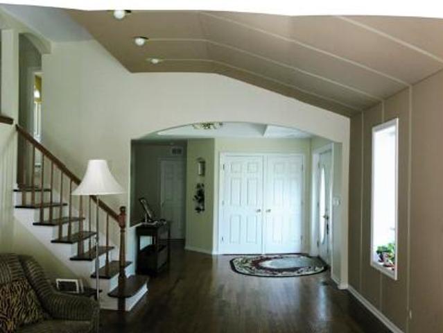 2 Br, 1 bath, Condo 1644 Midland Ave