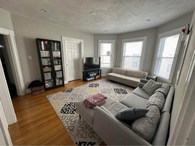 2 Br, 1 bath, Condo 166 Glen St