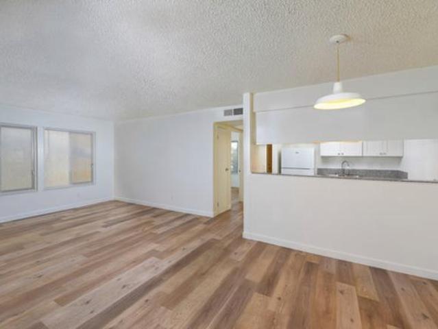 2 Br, 1 bath, Condo 1670 Bellevue Road