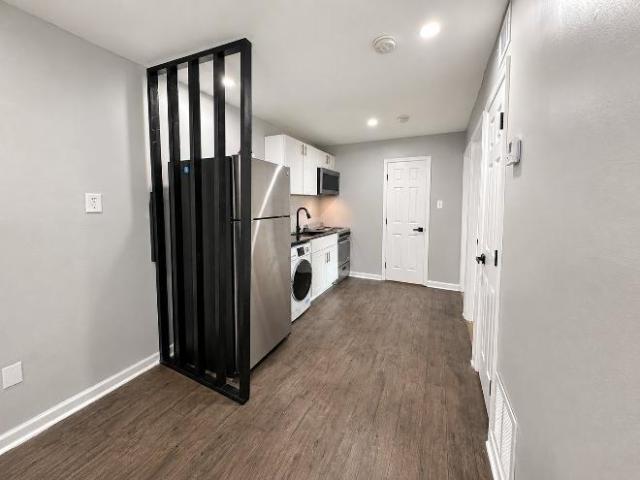 2 Br, 1 bath, Condo 1672 Thornton Pl SW