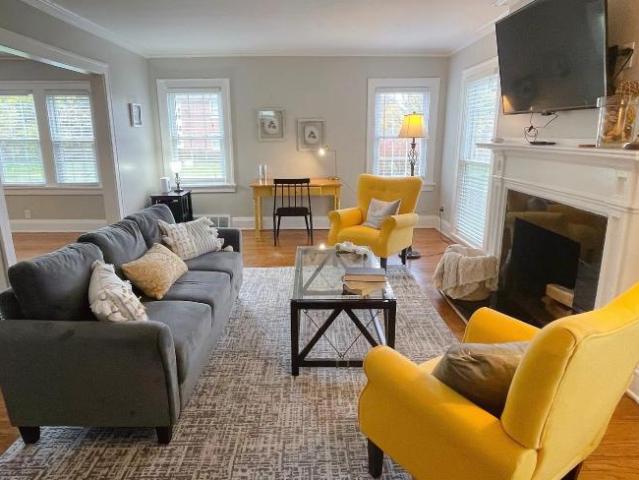 2 Br, 1 bath, Condo 16818 Kenyon Rd