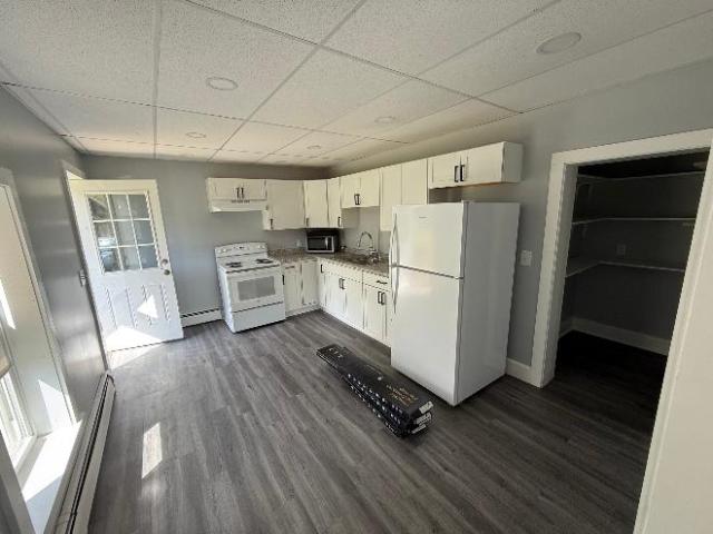 2 Br, 1 bath, Condo 168 Elm Street
