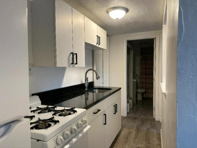 2 Br, 1 bath, Condo 16 M Street