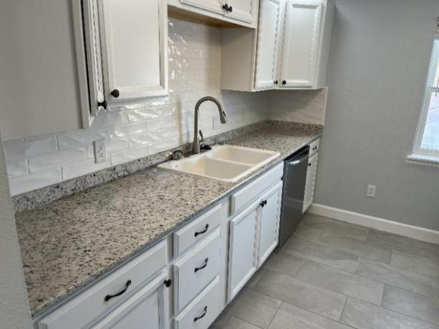 2 Br, 1 bath, Condo 1705 N Greenwood St