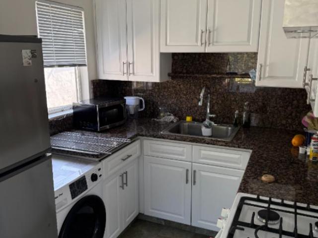 2 Br, 1 bath, Condo 1708 Euclid
