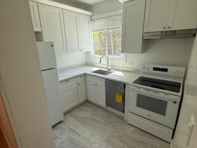 2 Br, 1 bath, Condo 1700 Leroy