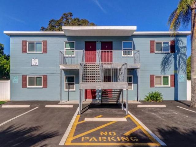 2 Br, 1 bath, Condo 1700 Russell St S