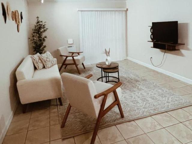 2 Br, 1 bath, Condo 1700 Sw 16th Court