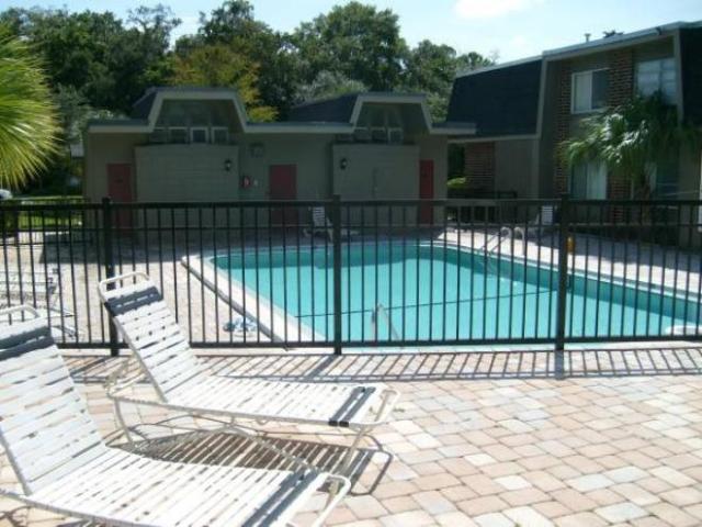 2 Br, 1 bath, Condo 1700 SW 16th Ct