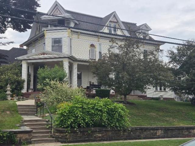 2 Br, 1 bath, Condo 1702 Penn Ave