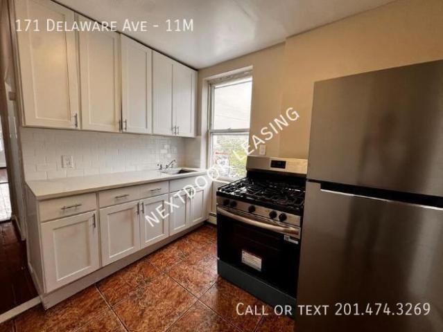 2 Br, 1 bath, Condo 171 Delaware Ave