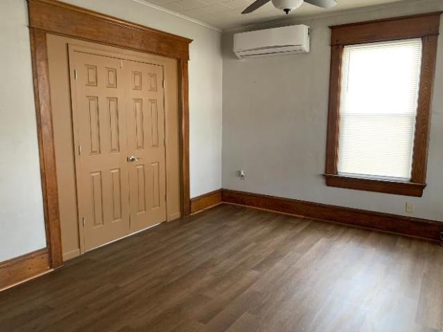 2 Br, 1 bath, Condo 1725 Ryerson Ave