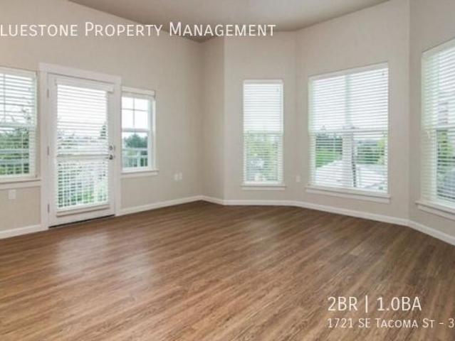 2 Br, 1 bath, Condo 1721 SE Tacoma St