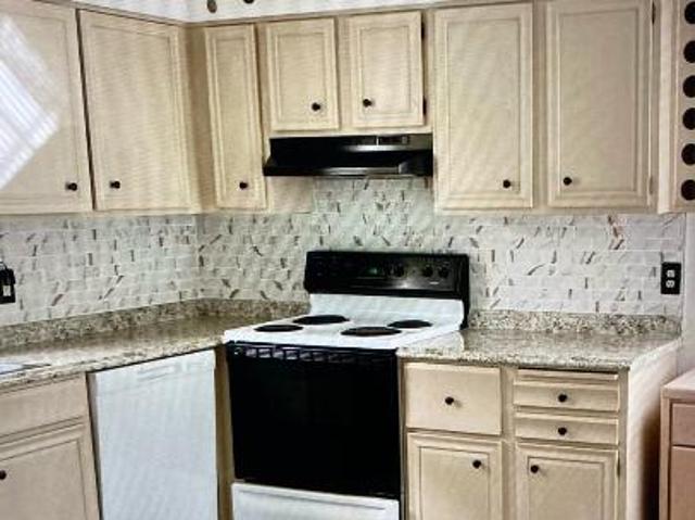 2 Br, 1 bath, Condo 172 Elephant Rd