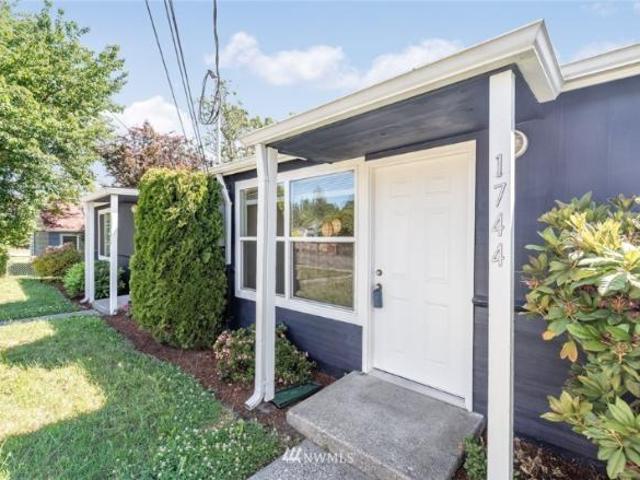 2 Br, 1 bath, Condo 1744 Rainier Ave