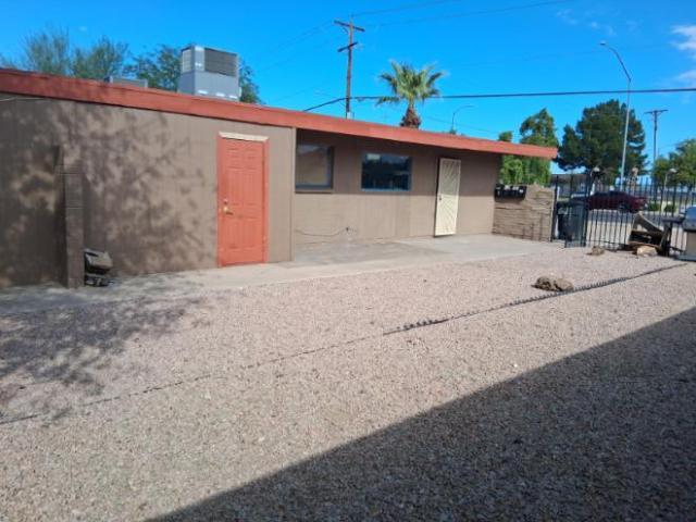 2 Br, 1 bath, Condo 1745 E Broadway Rd