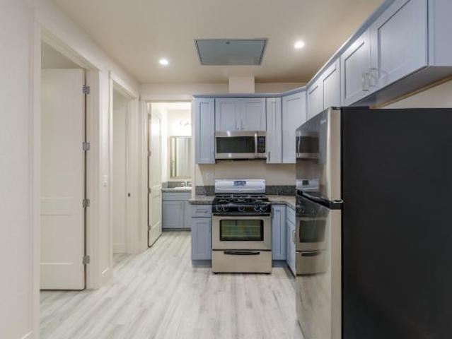 2 Br, 1 bath, Condo 1754 Vosti Ave