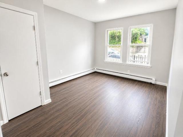 2 Br, 1 bath, Condo 175 Woodside Ave