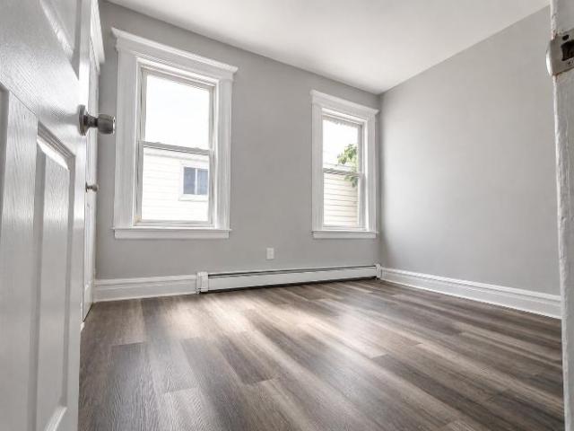 2 Br, 1 bath, Condo 175 Woodside Ave