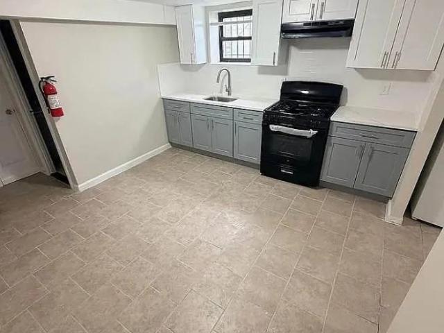 2 Br, 1 bath, Condo 179 Ellis Ave