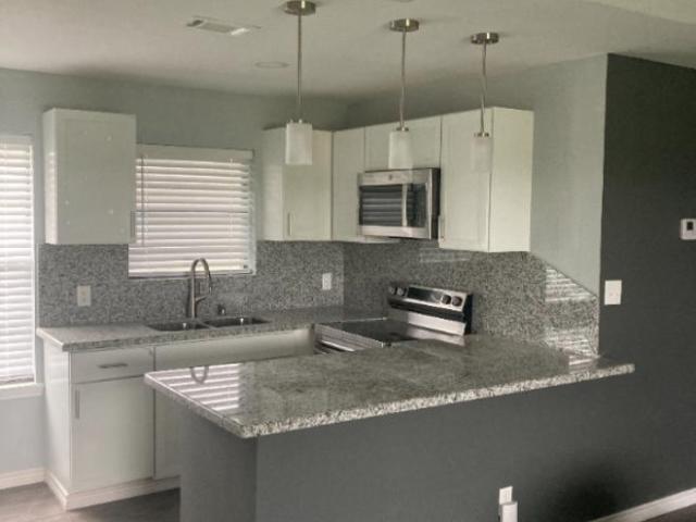2 Br, 1 bath, Condo 1805 Norma Ln