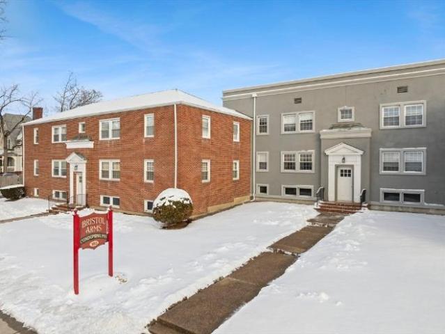 2 Br, 1 bath, Condo 180 S Main St