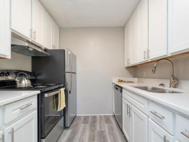 2 Br, 1 bath, Condo 180 S Pine Lake Dr