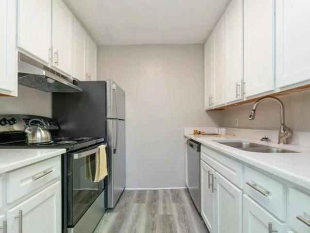 2 Br, 1 bath, Condo 180 S Pine Lake Dr