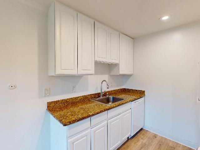 2 Br, 1 bath, Condo 18173 Happy Ln