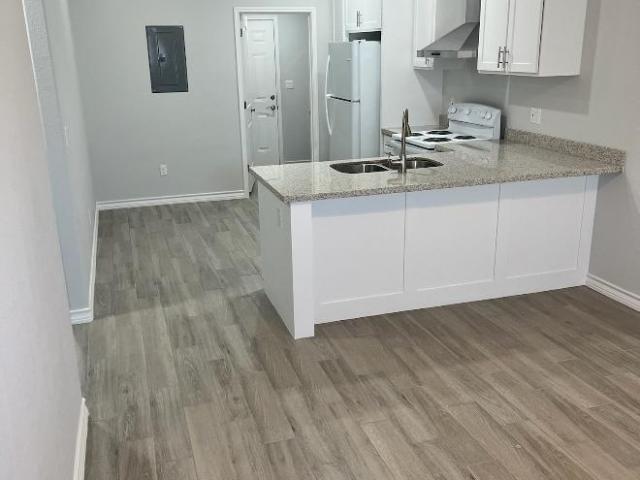 2 Br, 1 bath, Condo 1810 Atrium Pl Dr