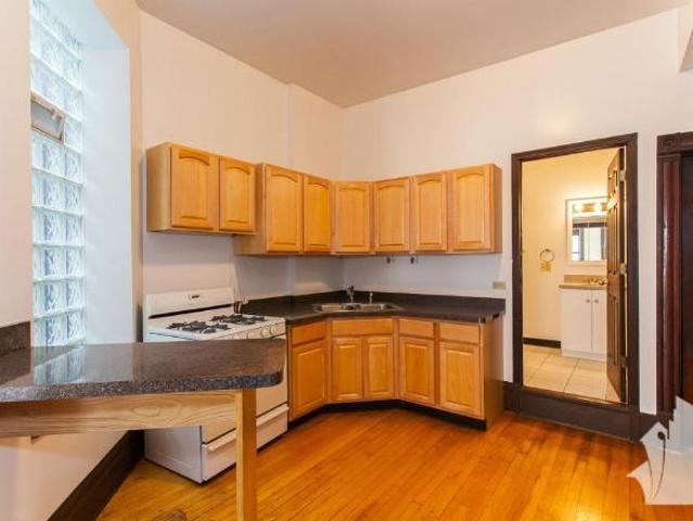 2 Br, 1 bath, Condo 1813 North Milwaukee Avenue