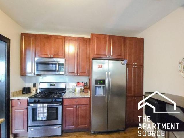 2 Br, 1 bath, Condo 1827 West Winona St