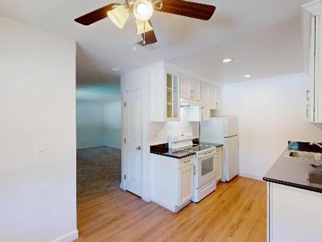 2 Br, 1 bath, Condo 18215 Happy Ln