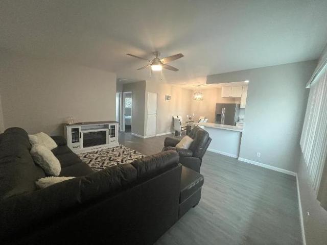 2 Br, 1 bath, Condo 1821 E 17th St
