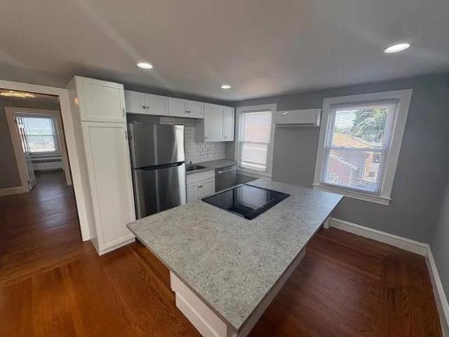 2 Br, 1 bath, Condo 1822 Mineral Spring Ave