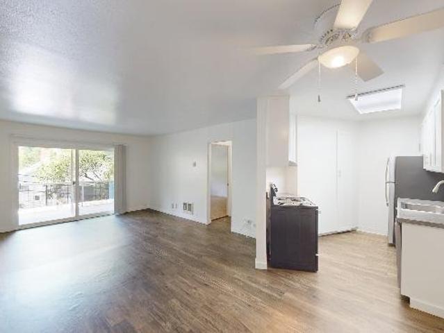 2 Br, 1 bath, Condo 1823 Lincoln Ave