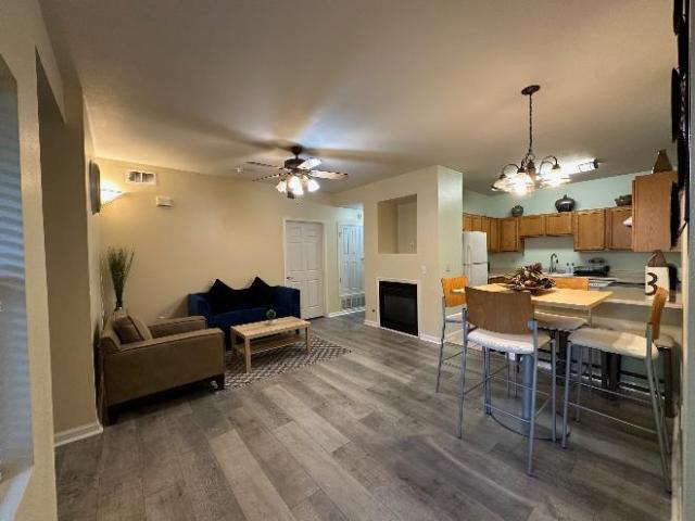 2 Br, 1 bath, Condo 18345 E Flora Dr