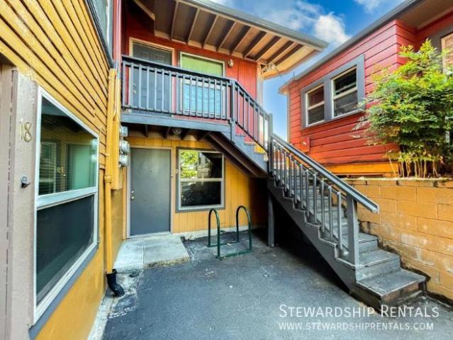 2 Br, 1 bath, Condo 1831 Kincaid Street