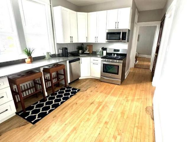 2 Br, 1 bath, Condo 1858 W 21st Pl