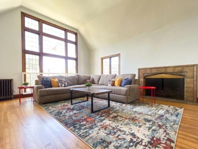 2 Br, 1 bath, Condo 1850 Arch Street