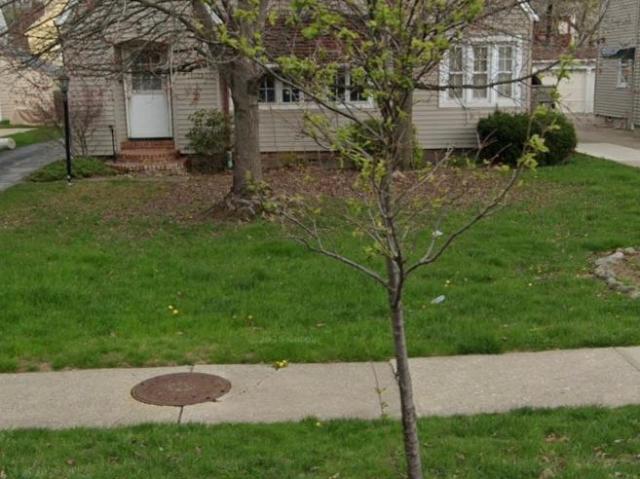 2 Br, 1 bath, Condo 18523 Chagrin Blvd