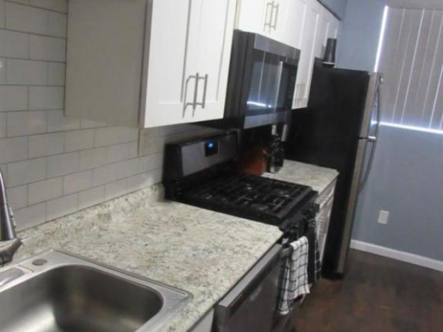 2 Br, 1 bath, Condo 1866 Kennedy Blvd