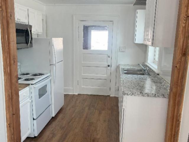 2 Br, 1 bath, Condo 18 W Pacific St